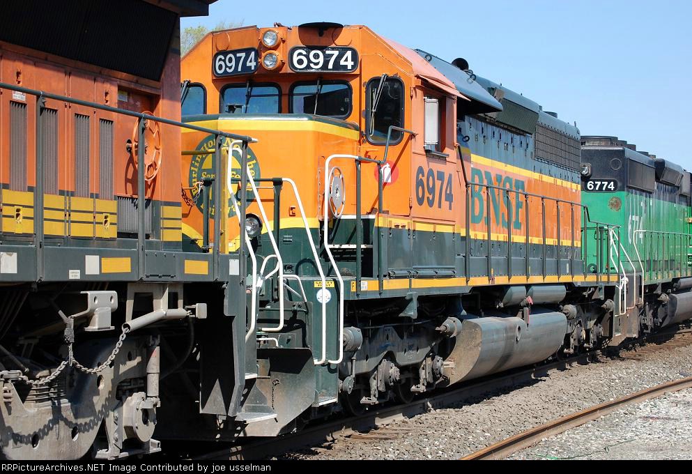 BNSF 6974
